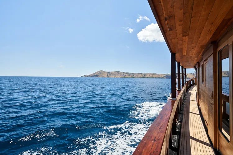 ORACLE yacht for charter (35m,)